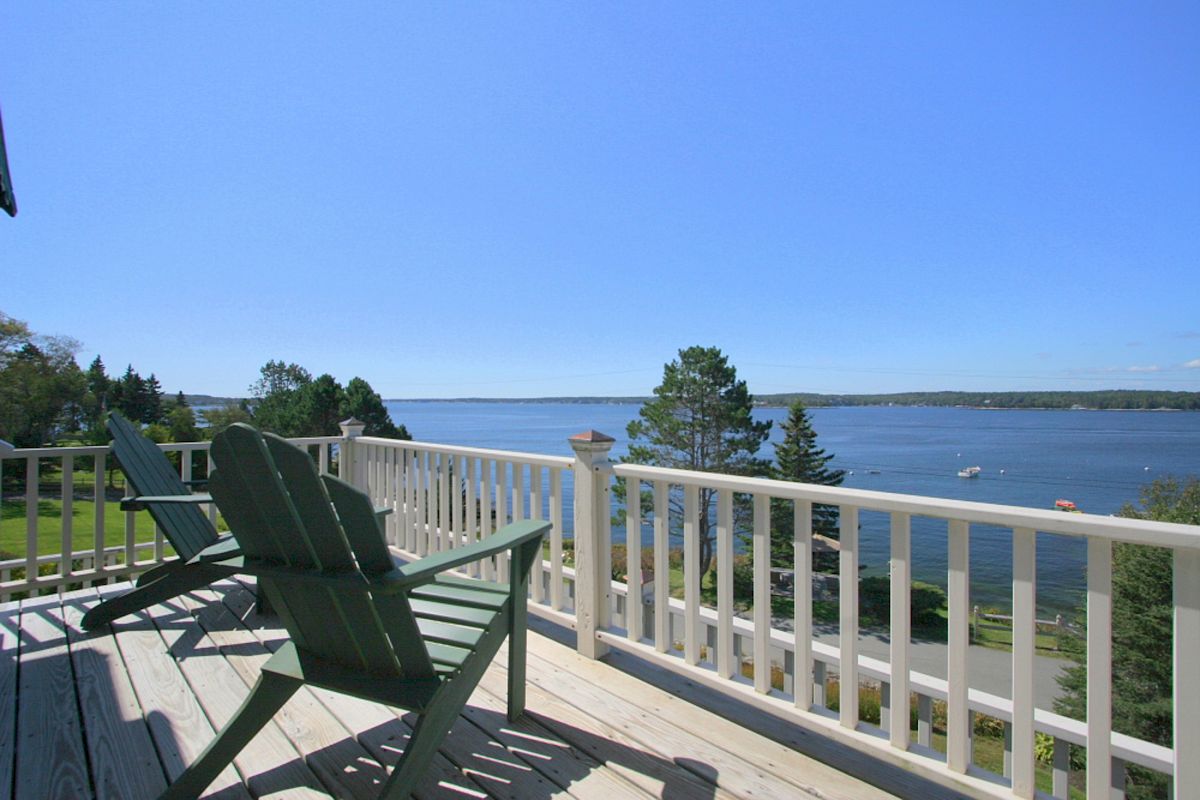 Timeless Elegance: The Historic Inn Experience at Spruce Point Inn