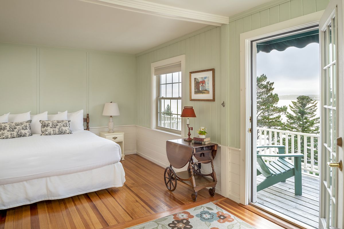 Timeless Elegance: The Historic Inn Experience at Spruce Point Inn