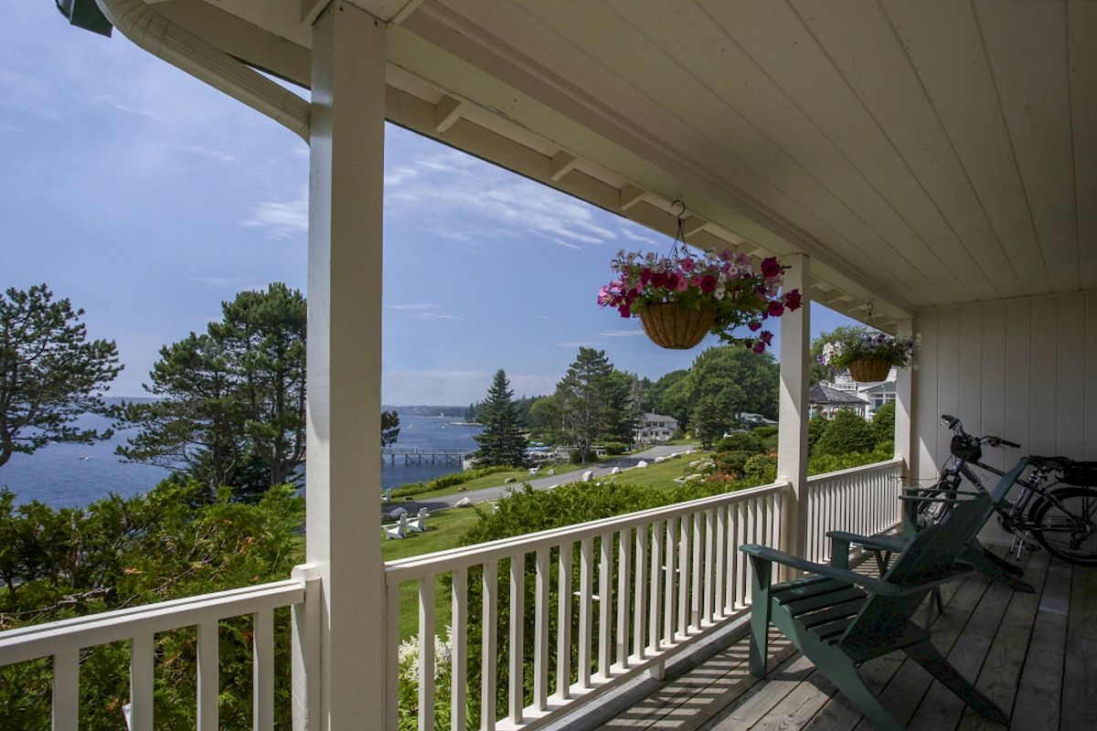 Coastal Charm: Cottage Rooms at Spruce Point Inn, Your Serene Getaway