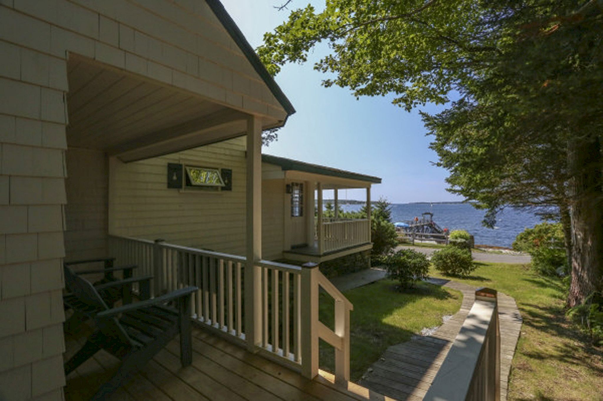 Coastal Charm: Cottage Rooms at Spruce Point Inn, Your Serene Getaway