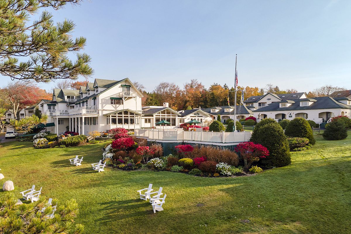 Spruce Point Inn: Embracing the Timeless Charms of Coastal Living
